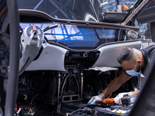 Yanfeng's 'Zero Gravity' Seat is Production-Ready - DVN