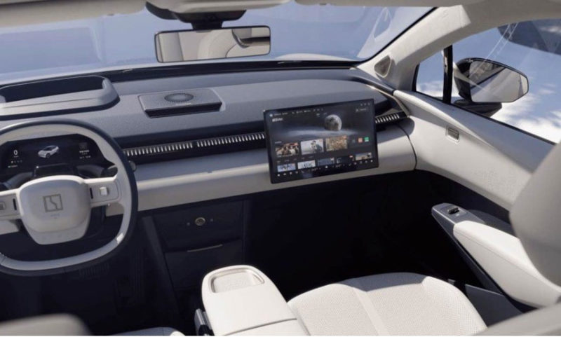 One of the Zeekr CS1E's Three Screens, One Can Move - DVN