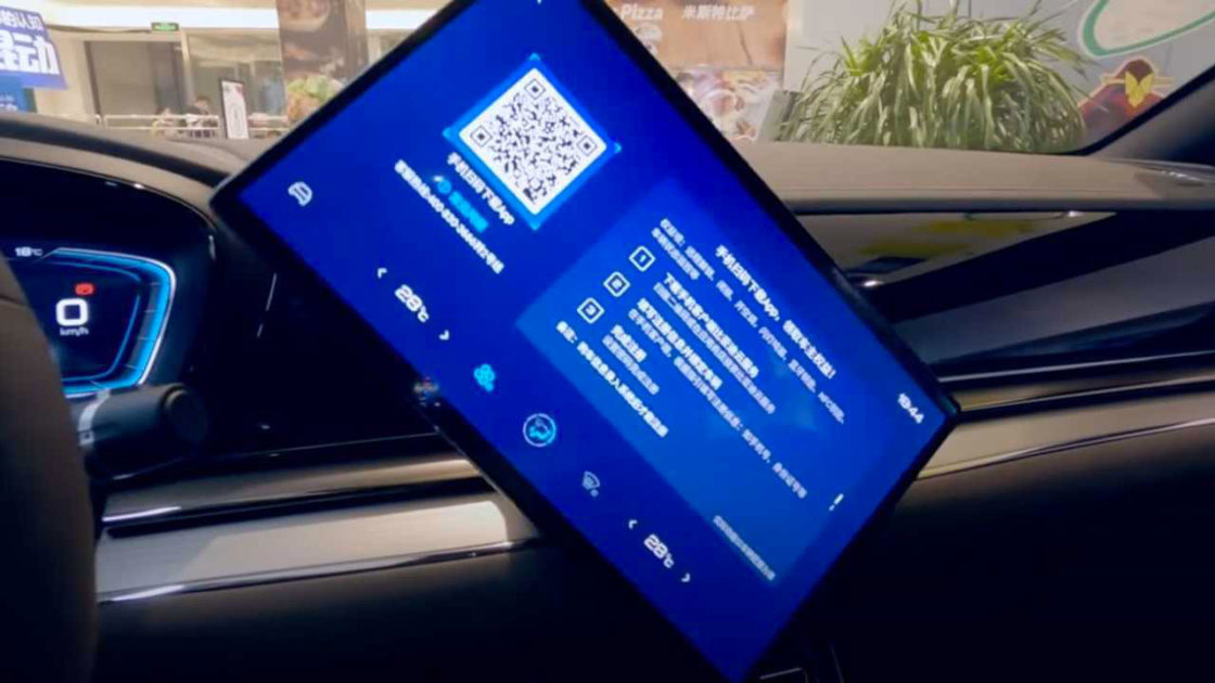 Vertical Or Horizontal Displays? BYD Swivel Screen Allows Both – DVN